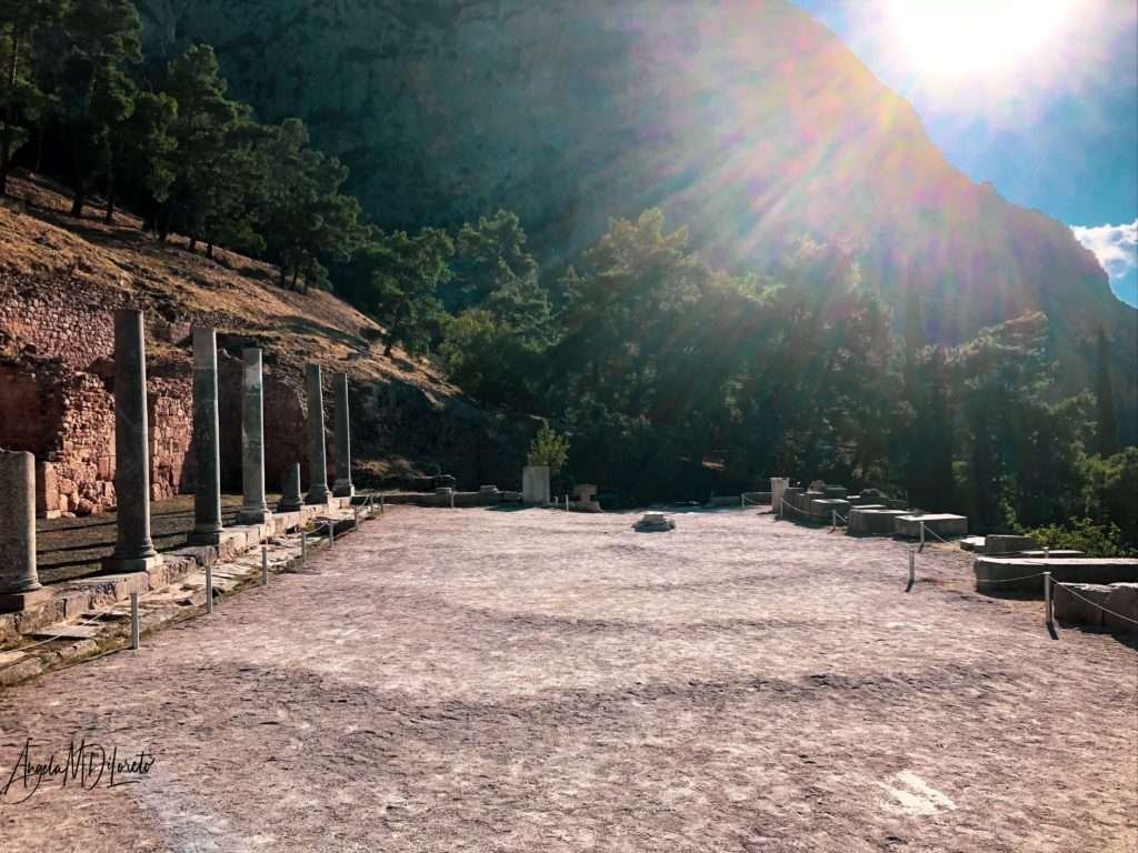 Finding the Oracle in Delphi - Fitting in Adventure